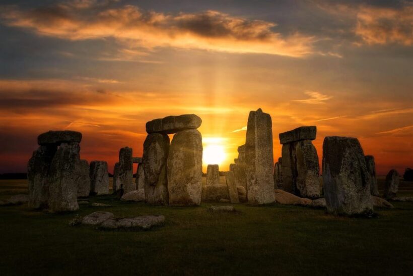 From London: Stonehenge Day Trip with Audioguide - Key Points