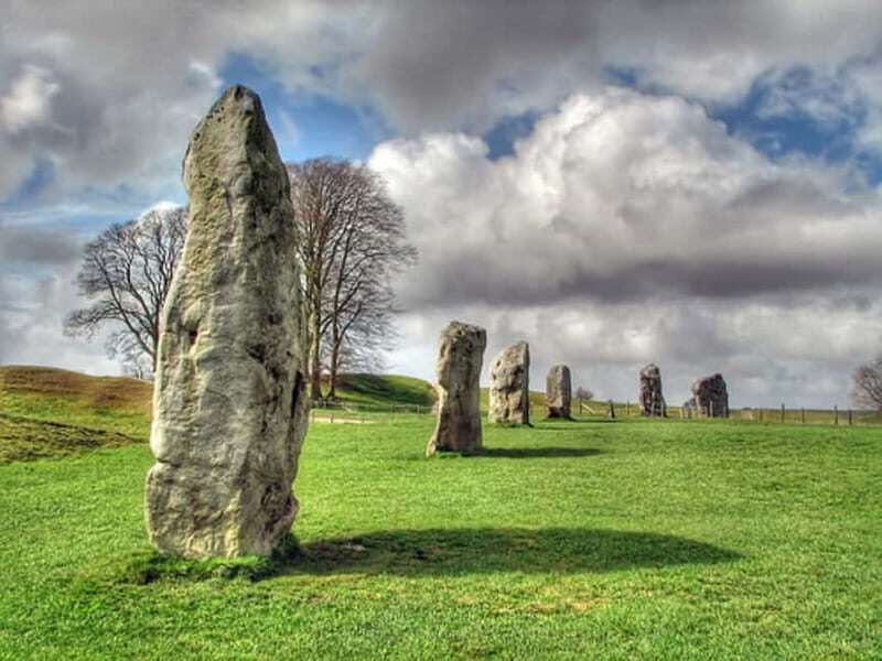 From London: Stonehenge & The Stone Circles of Avebury Tour - Authenticity and Experience