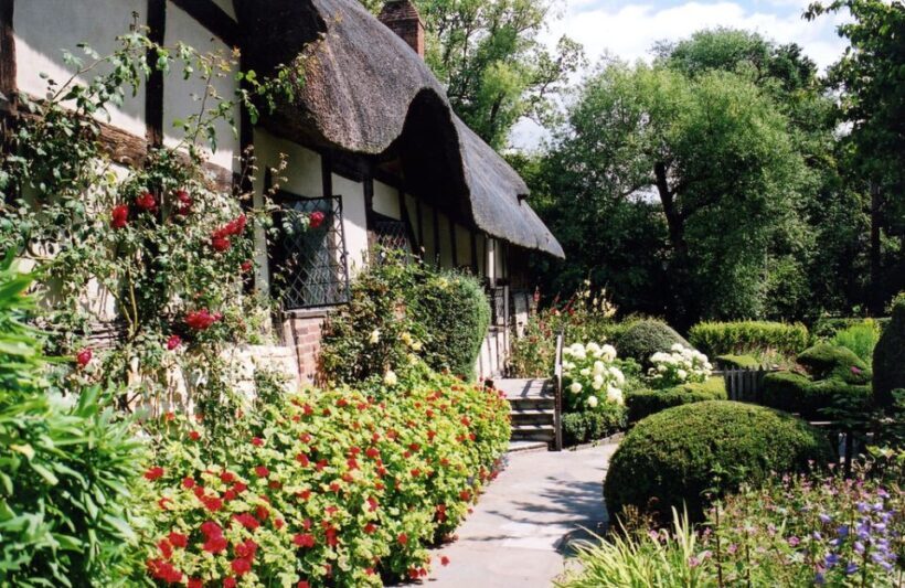 From London: Warwick Castle, Stratford & Oxford Day Tour - FAQ