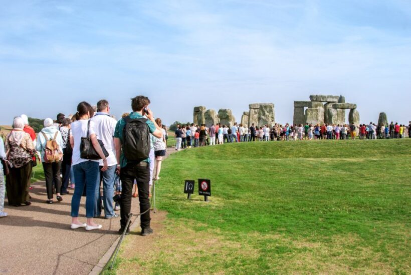 From London: Windsor Castle, Bath, and Stonehenge Day Trip - Guides and Experience