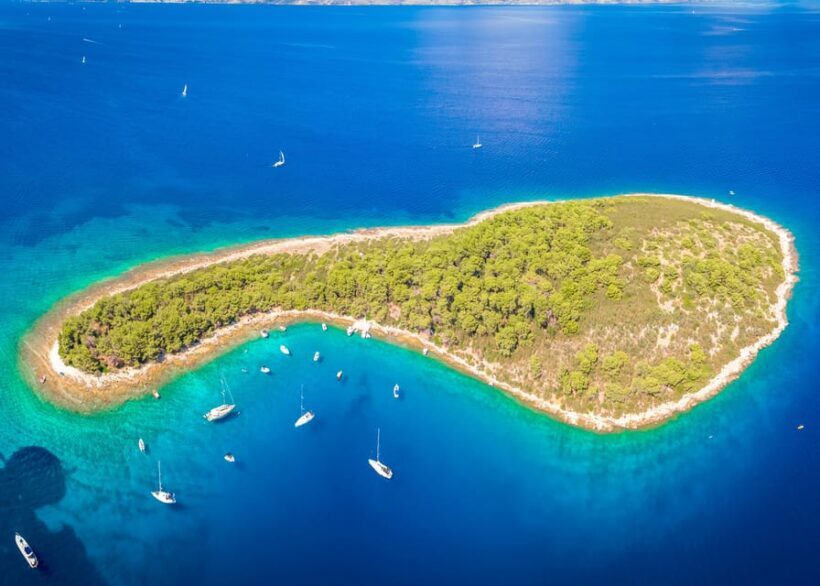 From Makarska: Full day private speed boat tour 3 islands - The Itinerary Breakdown: What to Expect from Dawn to Dusk