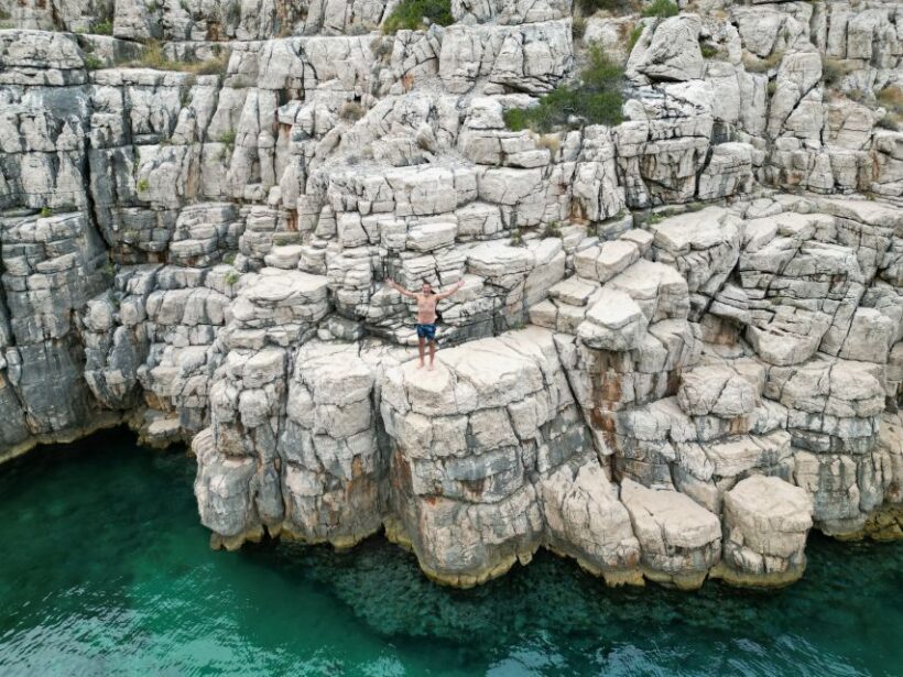 From Makarska: Hidden Gems of Hvar Island's North Shore - Zeevo Islet: The untouched jewel