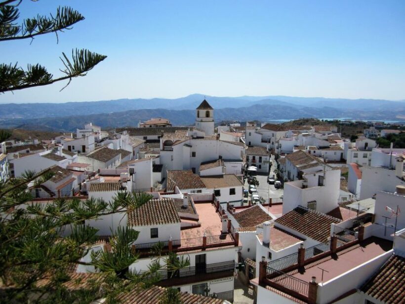 From Málaga: El Saltillo Gorge and White Village Hiking Tour - Who Should Consider This Tour?