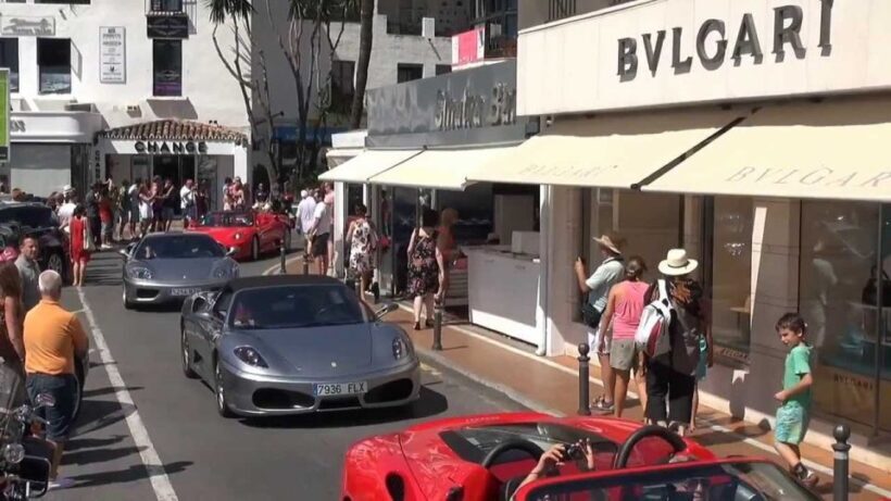 From Málaga: Marbella, Mijas y Puerto Banús Guided Tour - Discovering Mijas: A Picturesque White Village