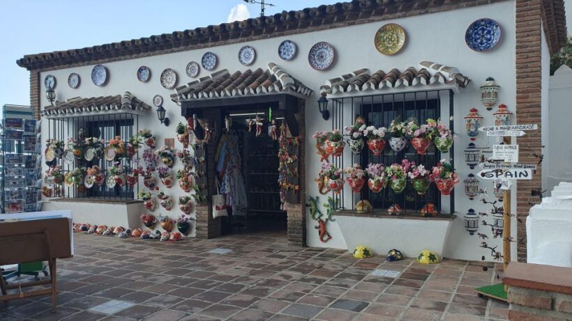 From Málaga: Marbella, Mijas y Puerto Banús Guided Tour - Marbella: A Mix of History and Luxury