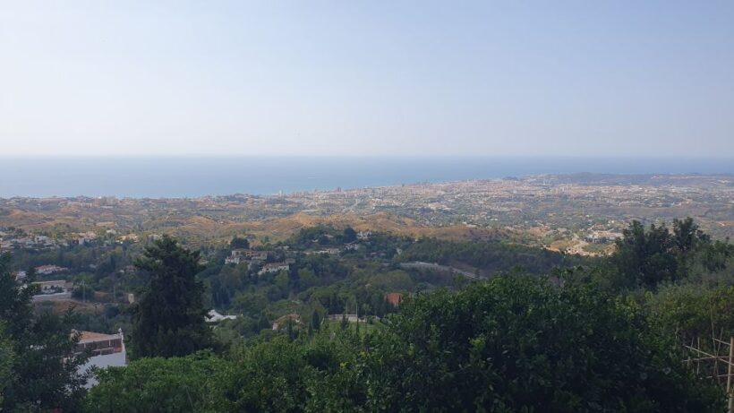 From Málaga: Marbella, Mijas y Puerto Banús Guided Tour - The Transport and Overall Experience
