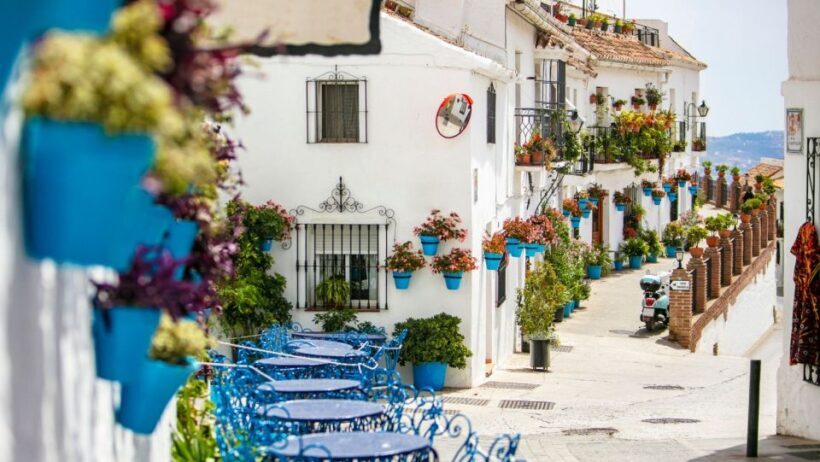 From Malaga or Costa del Sol: Mijas, Marbella & Puerto Banus - Key Points