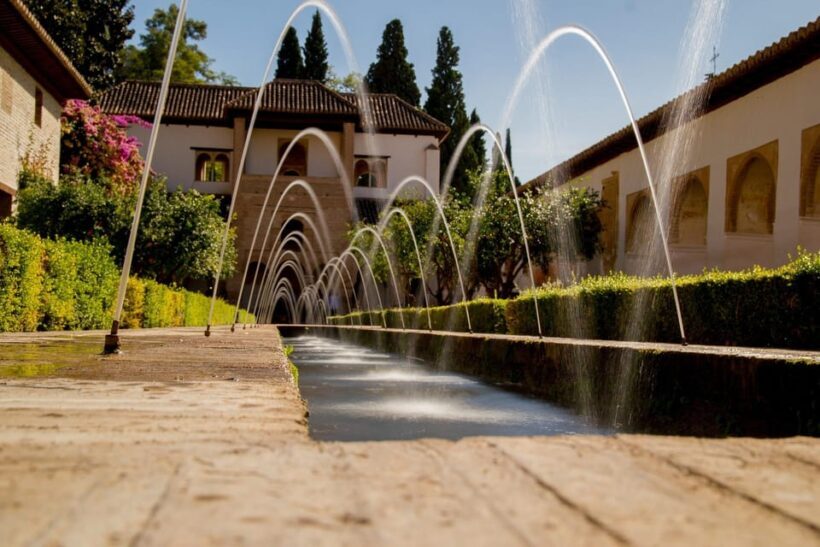 From Málaga: Sunset Alhambra Tour with Tickets - What Makes This Tour Stand Out?