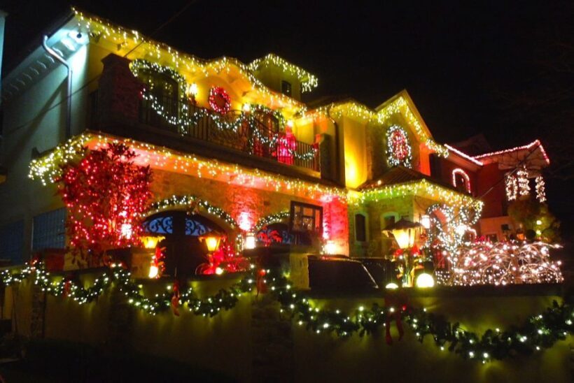 From Manhattan: 4-Hour Christmas Lights Luxury Bus Tour - Authentic Experiences and What They Mean for Travelers