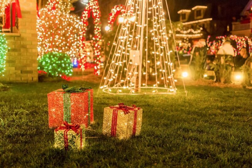 From Manhattan: Dyker Heights Holiday Bus Tour - An In-Depth Look at the Tour Itinerary