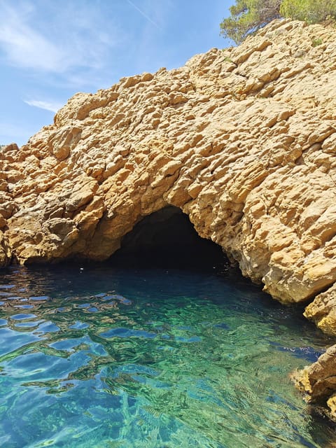 From Marseille to the Calanques Blueues by train, hike, lagoons and villages - Who Will Love This Tour?