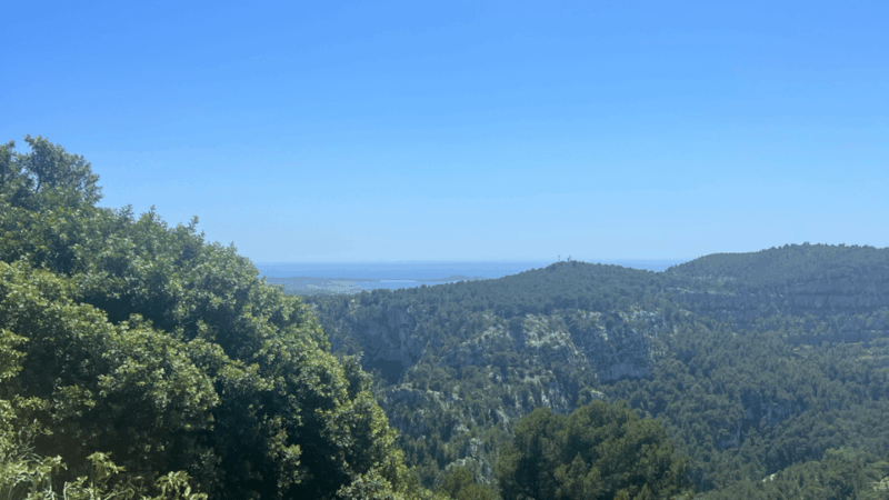 From medieval Evenos to Bandol wines : a taste of Provence - Ending in Cassis