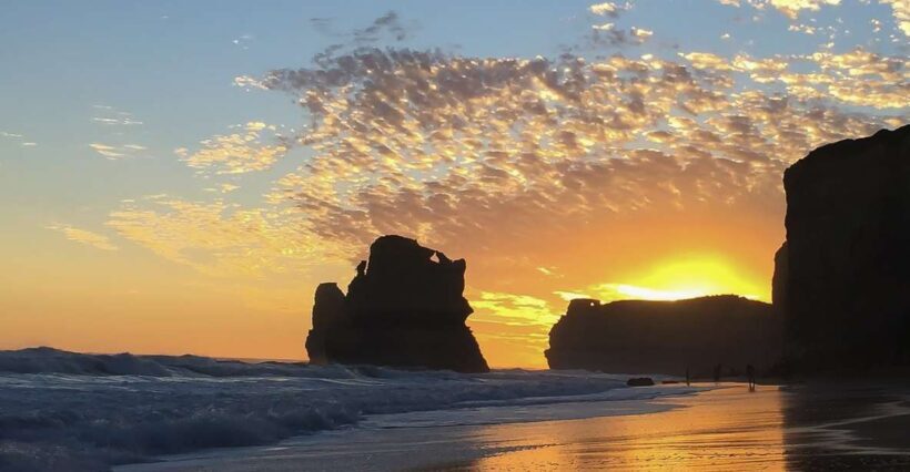 From Melbourne: Great Ocean Road Full-Day Sunset Tour - The Iconic Memorial Archway