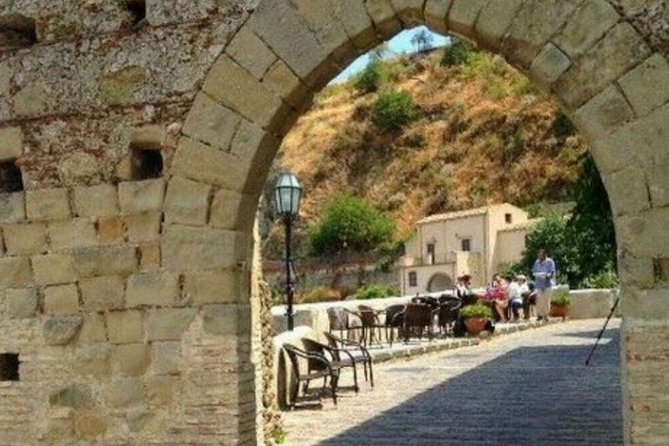 From Messina Cruise Terminal: Private Godfather Tour + Lunch - Culinary Delights: A Traditional Sicilian Seafood Lunch