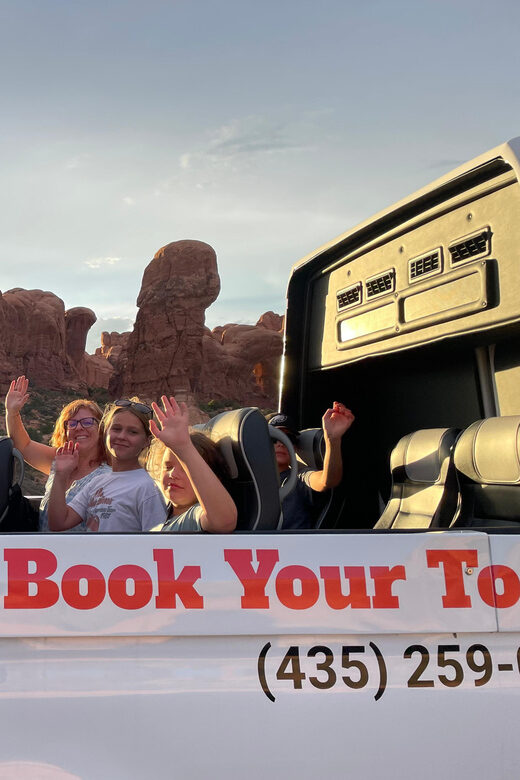 From Moab: Arches National Park Scenic Tour with Short Hikes - Deep Dive into the Itinerary