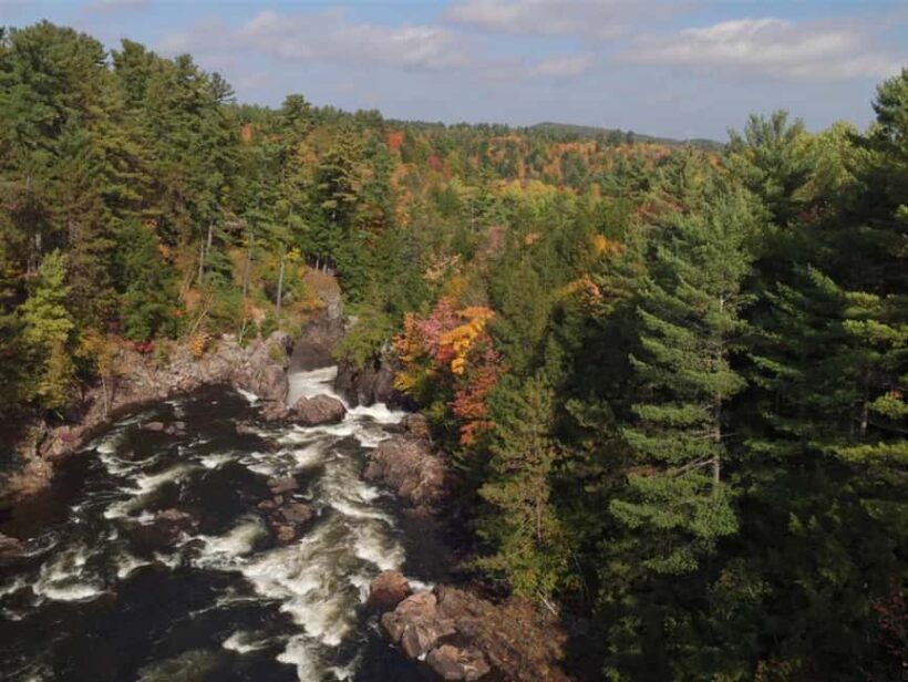From Montreal: Treetop Trek, Ziplines + beach or waterfall. - FAQs