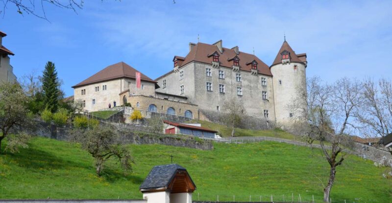 From Montreux, Bern or Fribourg: Gruyères Region TOUR - Visit to the Broc Cailler Chocolate Factory