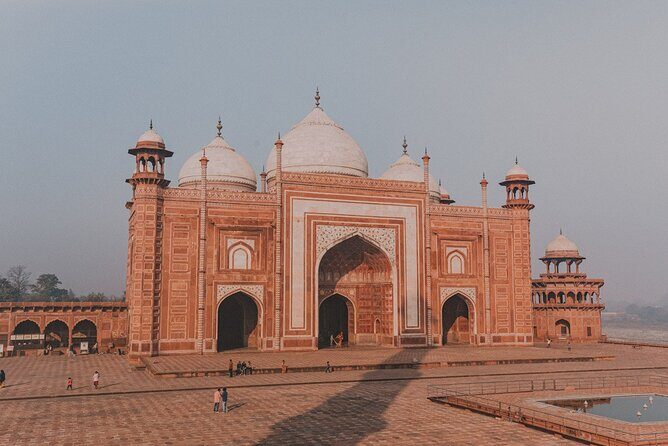 From Mumbai: 2-Days Taj Mahal Sunrise Tour with Flight & Hotel - The Experience You Can Expect