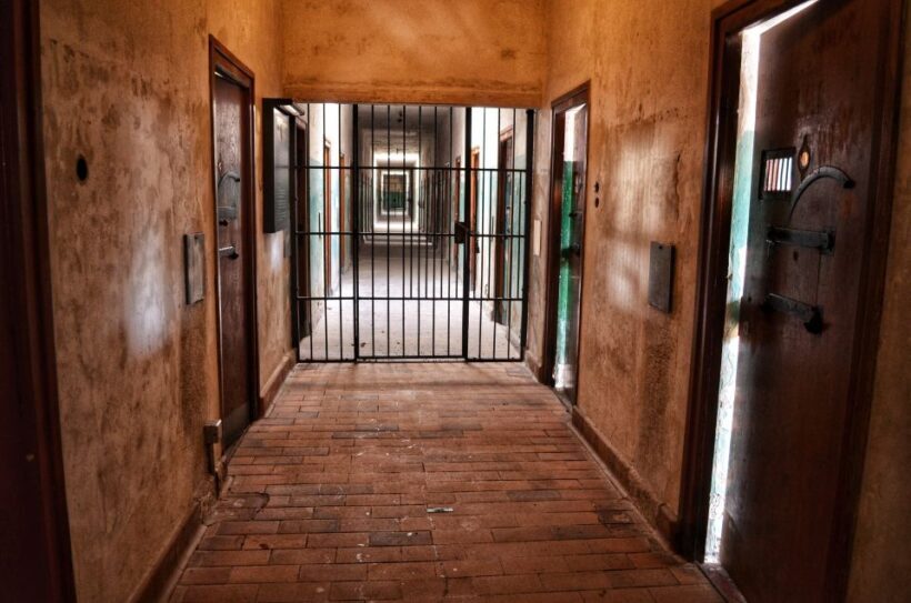 From Munich: Dachau Memorial Site Tour in Spanish - Key Points