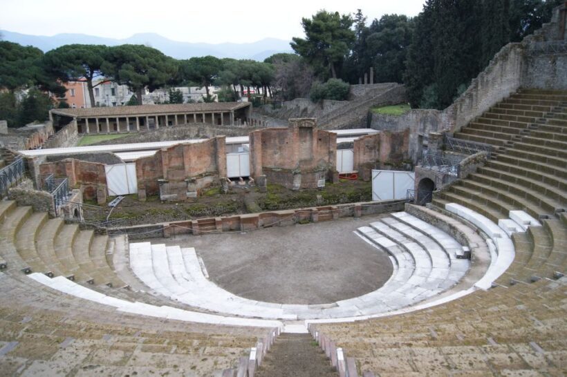 From Naples: Pompeii and Vesuvius Guided Day Trip with Lunch - Expert Guides and Small Groups