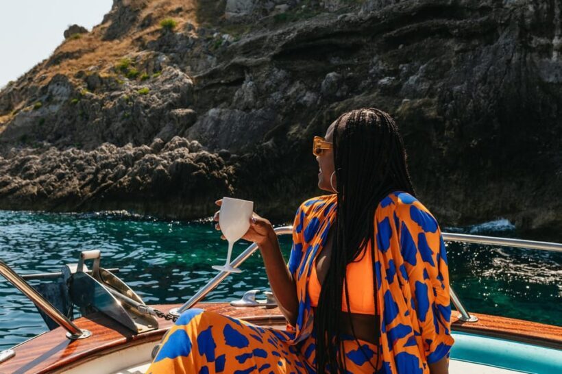 From Naples: Positano and Amalfi Boat Tour with Drinks - Key Points