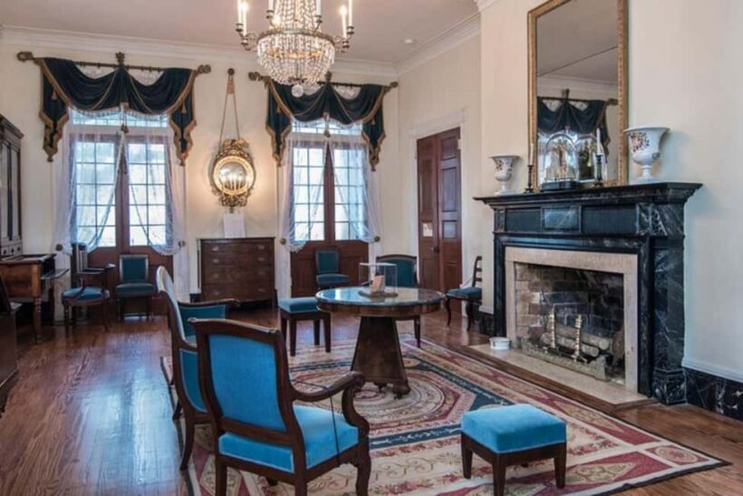 From New Orleans: Oak Alley and Laura Plantation Guided Tour - Visiting Oak Alley Plantation