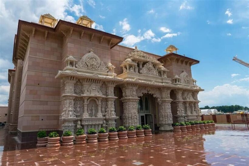 From NY: BAPS Shri Swaminarayan 1-Day Tour - Reflection and Return