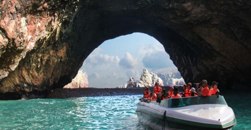 From Paracas: Ballestas Island Boat Tour with entrances - Key Points