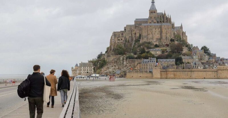 From Paris: Full-Day Mont Saint-Michel Guided Tour - The Group Experience