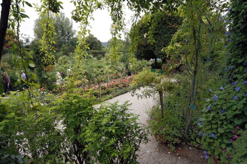 From Paris: Giverny and Monet's Home Day Trip - The Crowds and How to Manage Them