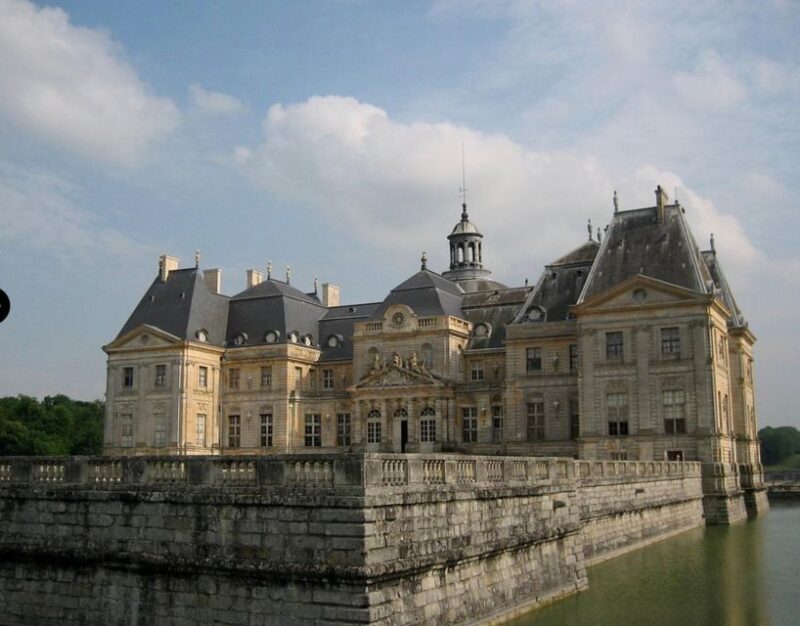 From Paris: "le Grand Noël Vaux le Vicomte & Fontainebleau" - Key Points