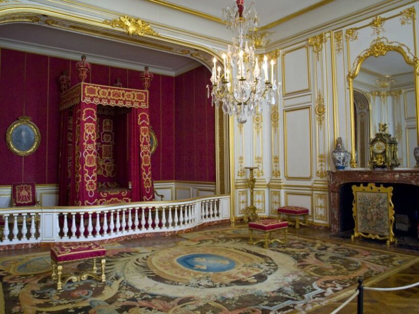 From Paris: Loire Valley Castles Tour with Hotel Transfers - Château de Cheverny: The Elegant 17th Century Retreat