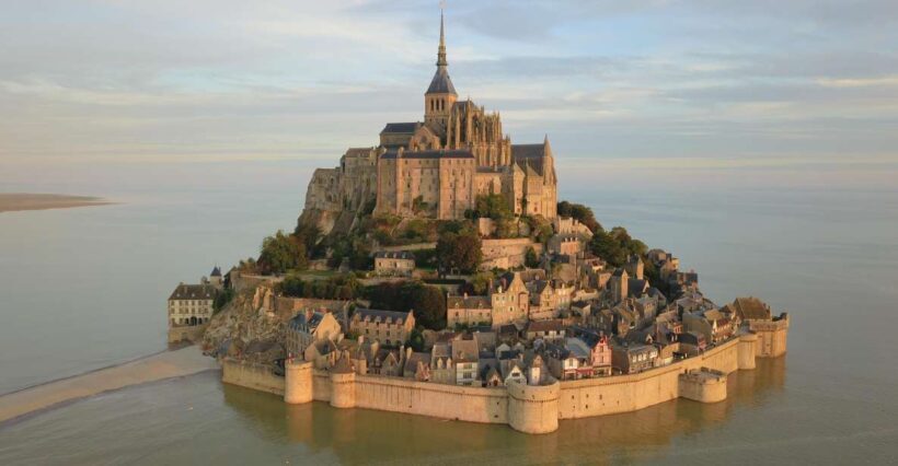 From Paris: Private Mont St-Michel and Honfleur Day Tour - Exploring Mont St-Michel: Medieval Majesty