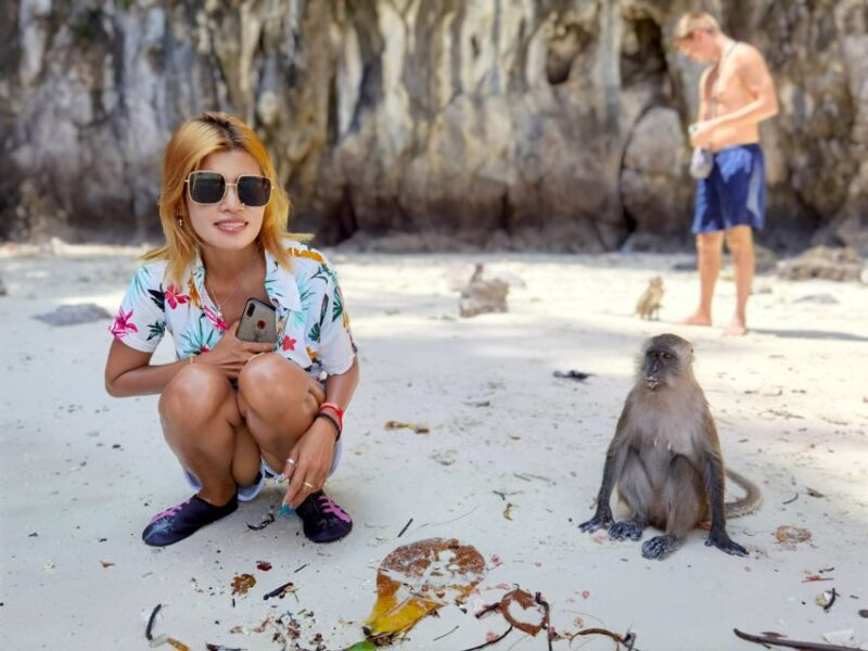 From Phuket: Day Trip to Phi Phi with Private Longtail Tour - Key Points