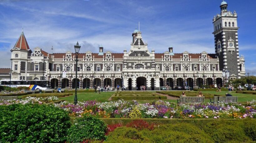 From Port Chalmers: Small Group Castle, Coast & City Tour - FAQ