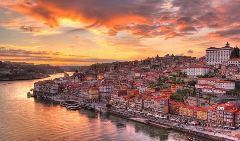 From Porto: Private Transfer to Lisbon until 3 Stops - Key Points