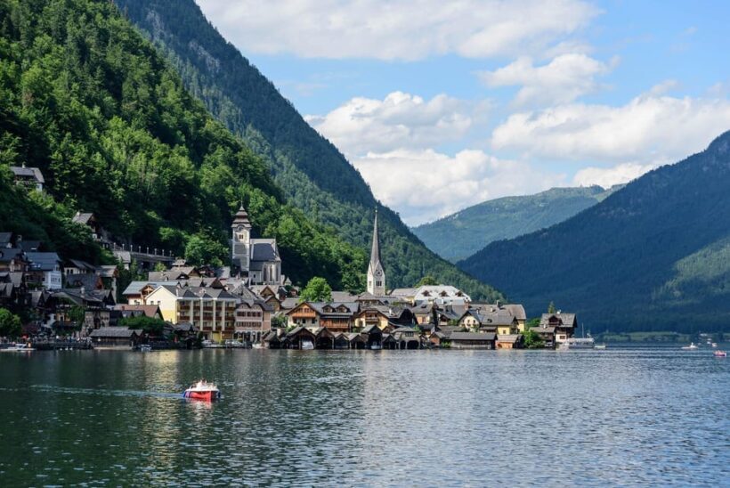 From Prague to stunnning Hallstatt: Private 1 day tour - Strolling Through Hallstatt