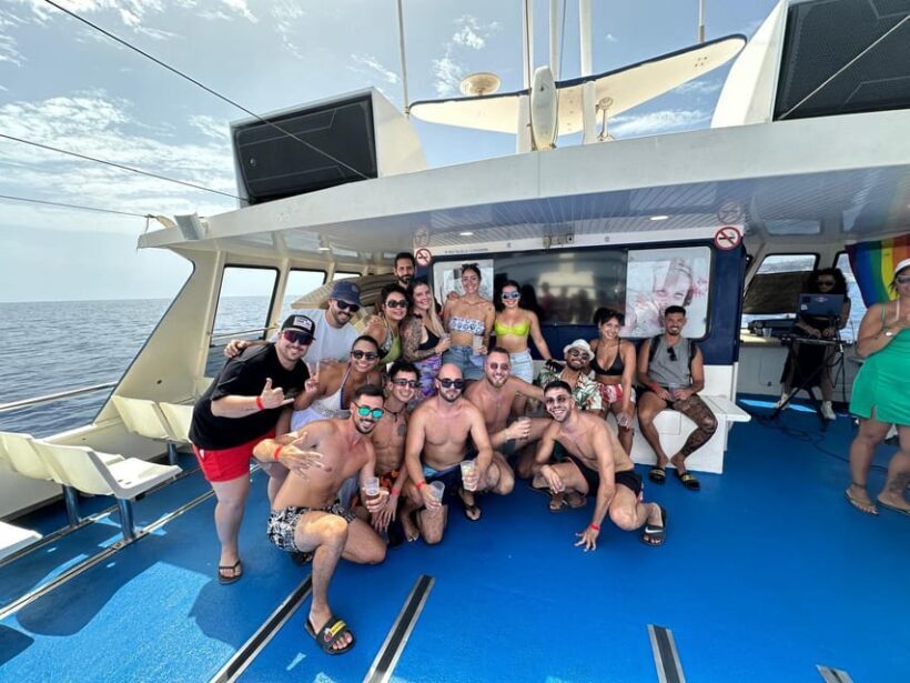 From Puerto Rico: Boat party along the coast. - FAQ