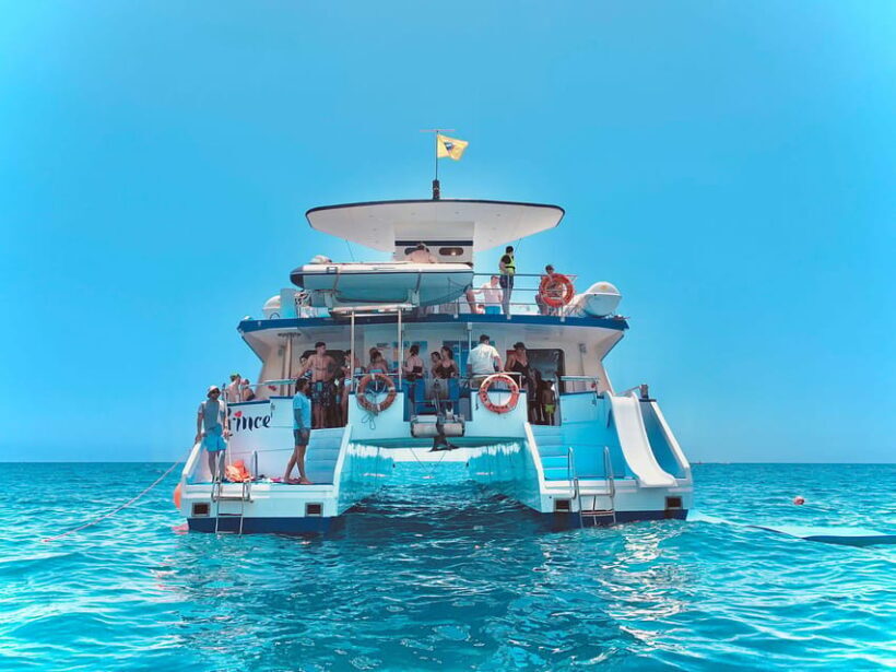 From Puerto Rico: Boat trip along the coast w/ Food & Drinks - Key Points