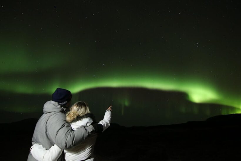 From Reykjavik: Northern Lights Tour with Hot Cocoa & Photos - What to Expect During the Tour