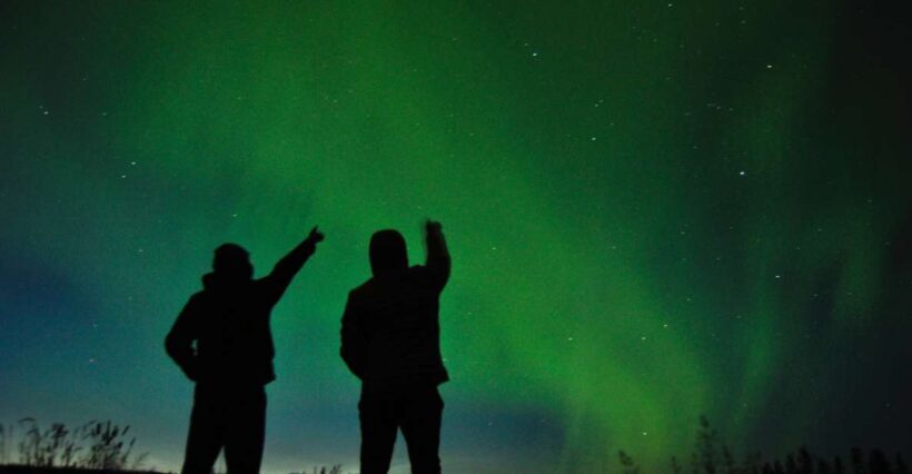 From Reykjavík: Northern Lights Tour with Hot Cocoa & Photos - Key Points