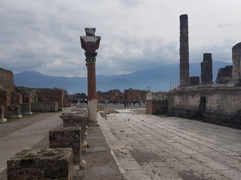 From Rome: Pompeii and Naples, Full Day Tour with Lunch - Scenic Views and the Bay of Naples