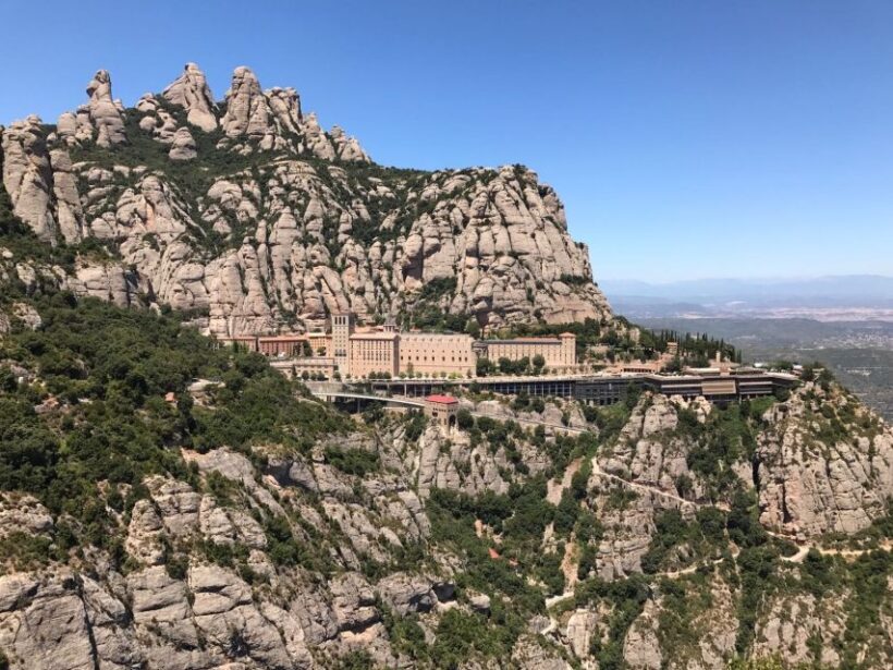 From Salou: Montserrat Monastery and Colonia Güell - Key Points