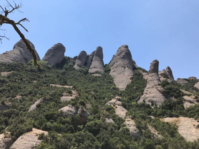 From Salou: Montserrat Monastery and Colonia Güell - An In-Depth Look at the Tour Itinerary
