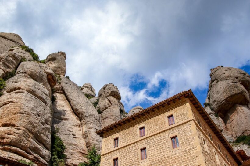 From Salou: Montserrat Monastery and Colonia Güell - FAQ