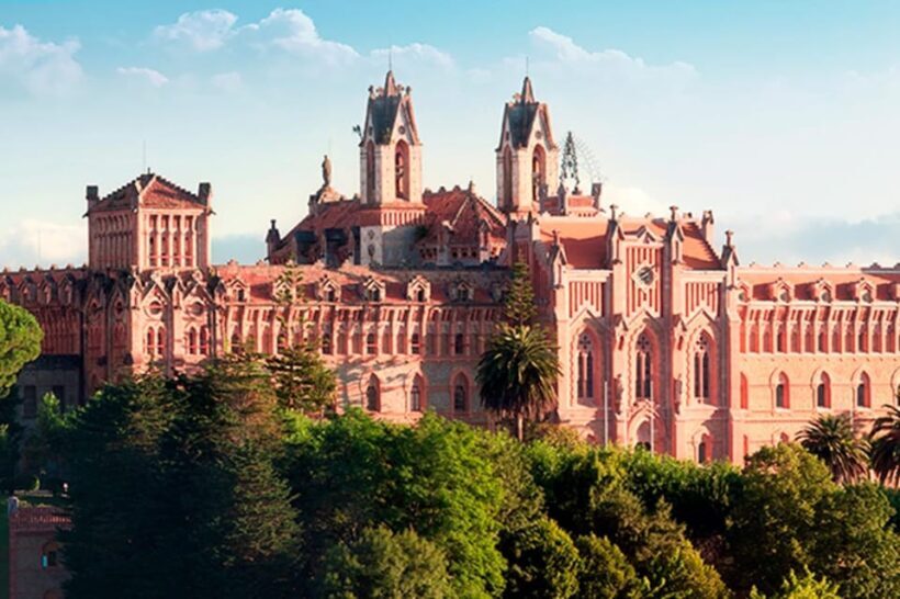 From Santander: Capricho Gaudí with entrance, Santillana and Redwood Forest. - Analyzing the Value
