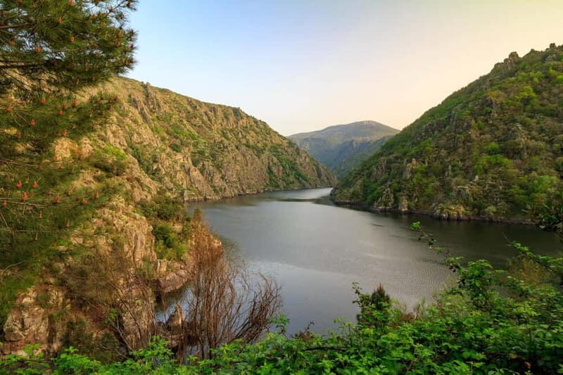 From Santiago: Ribeira Sacra & Sil River Canyon Boat Tour - Key Points