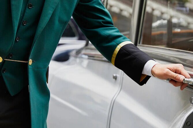 From Seattle Hotels - Hotel Transfer to Airport - A Closer Look at the Experience