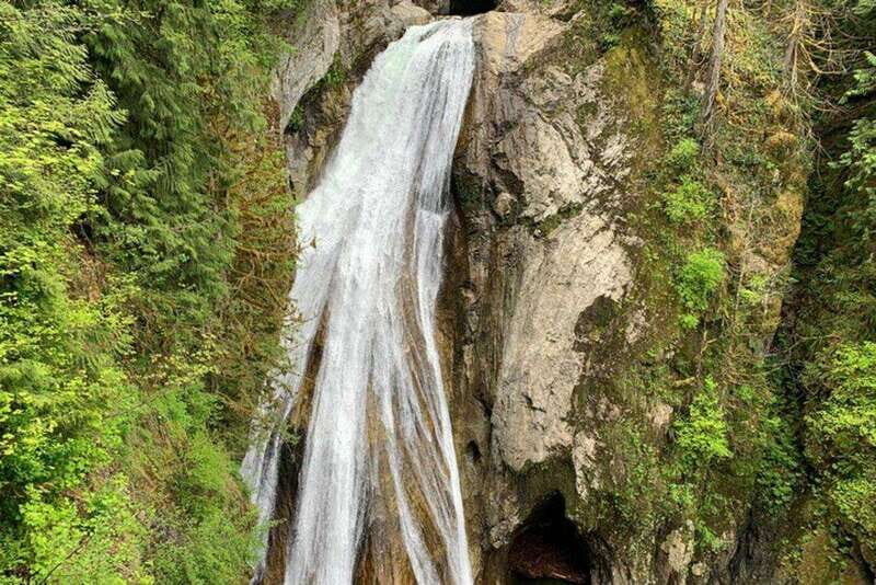 From Seattle: Pacific Northwest Waterfalls & Hiking Tour - Key Points