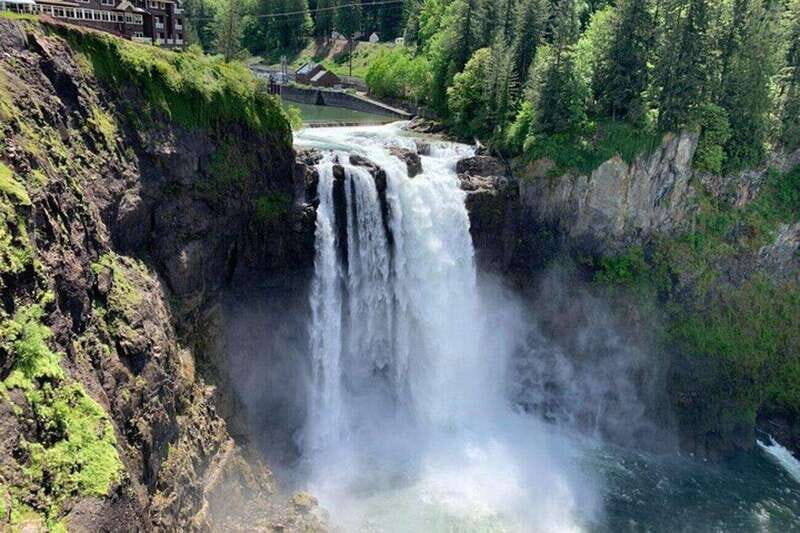 From Seattle: Pacific Northwest Waterfalls & Hiking Tour - Drive Through Historic Towns: North Bend and Snoqualmie
